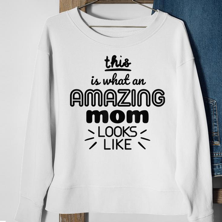 Mothers Day | This Is What An Amazing Mom Looks Like | Women Sweatshirt ...