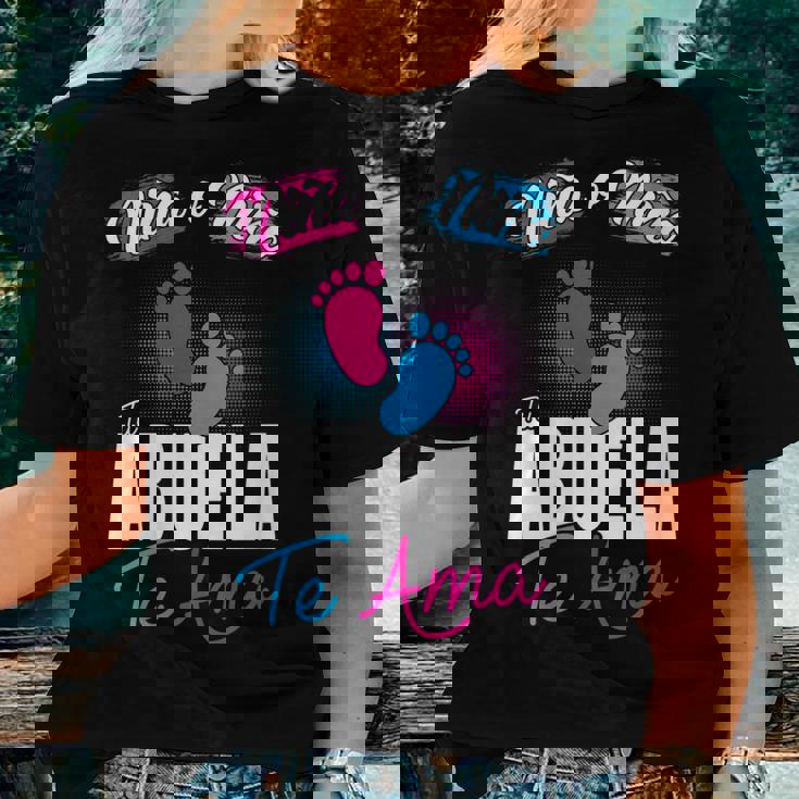 Womens Niña O Niño Tu Abuela Te Ama - Revelación De Genero Women T-shirt | Mazezy